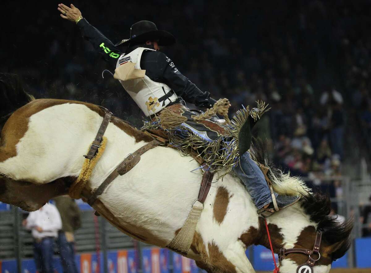 Bareback rider Will Lowe puts on a show in Semifinal 2 at RodeoHouston