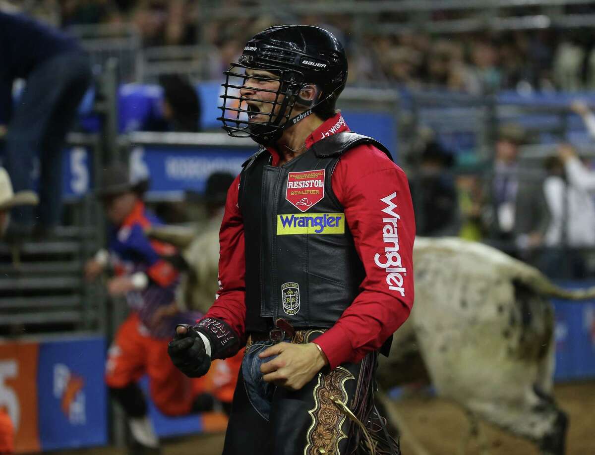 Bareback rider Will Lowe puts on a show in Semifinal 2 at RodeoHouston