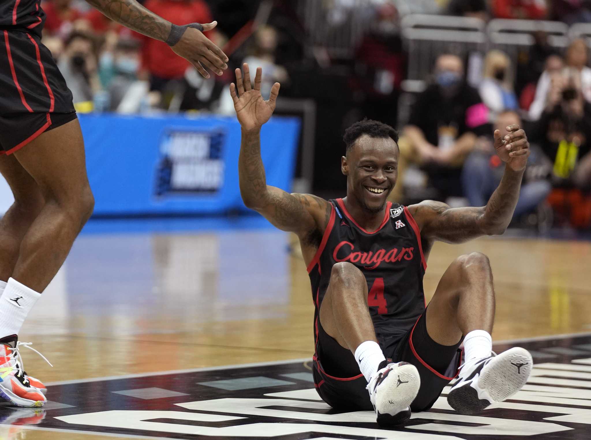 Smith: UH displays its toughness again on way to Sweet 16