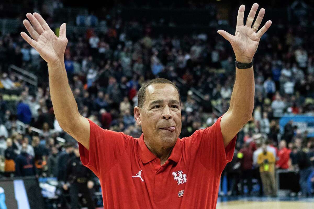 Kelvin Sampson marks Houston's win in wild postgame celebration