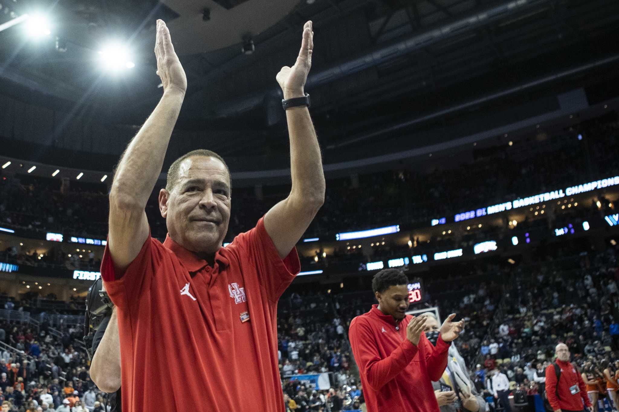 Kelvin Sampson marks Houston's win in wild postgame celebration