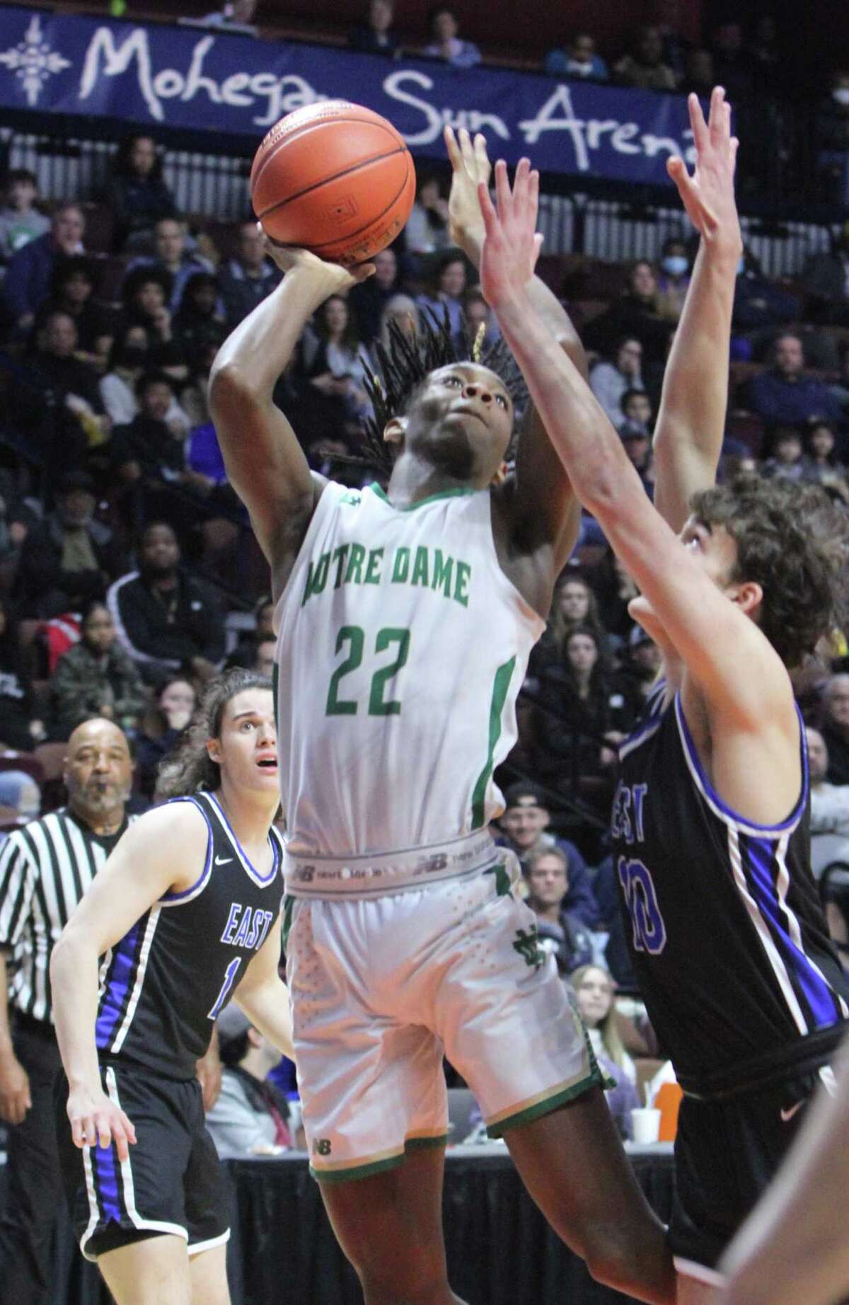 CT high school boys basketball games to watch for 2022-23 season.