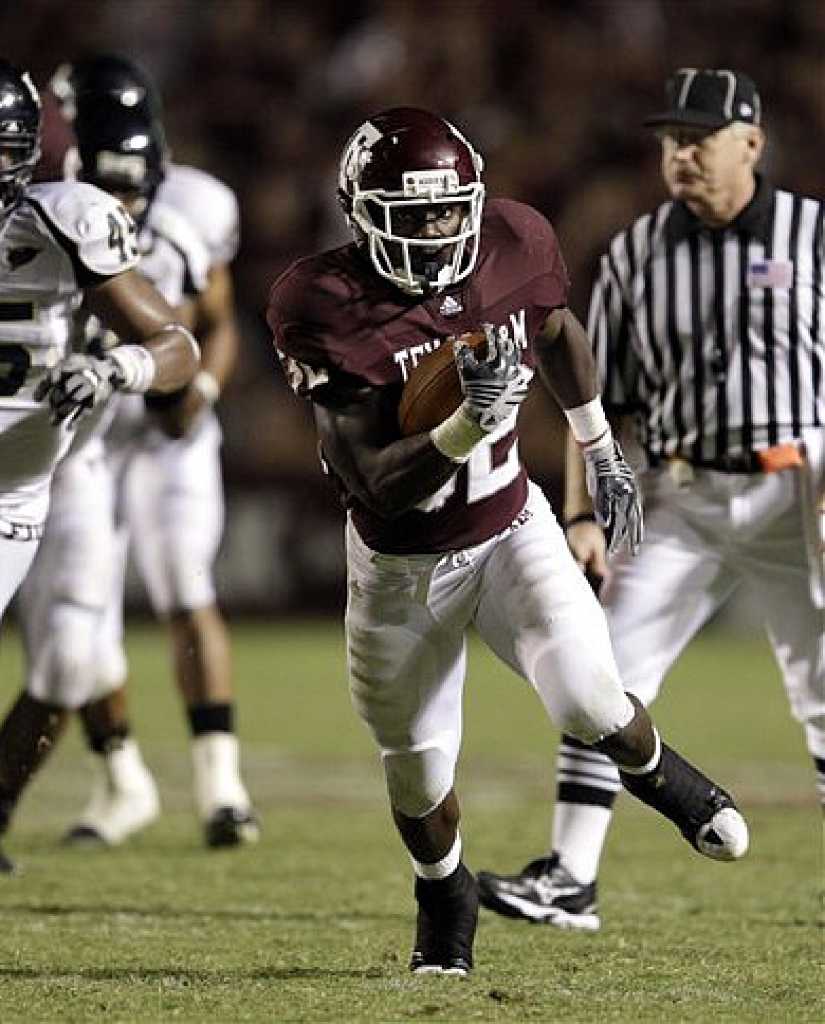 Fly guy: Aggies? Gray a buzz in open field