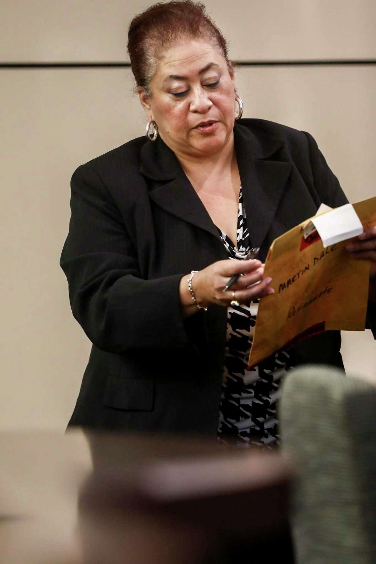 ‘Smelled like death:’ Trial begins for Arizona man accused of killing ...