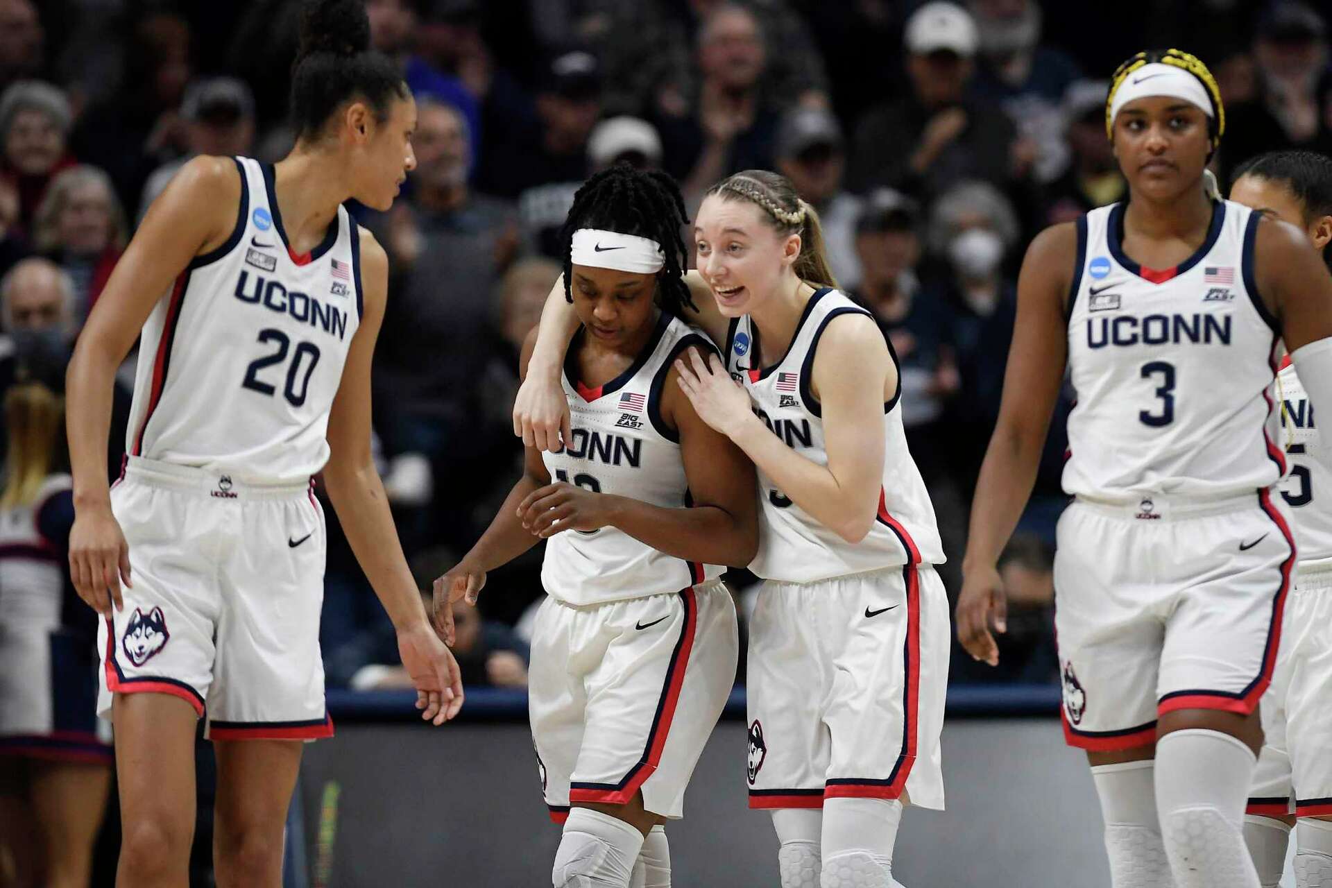 Ex-UConn standout Christyn Williams signs with Phoenix Mercury