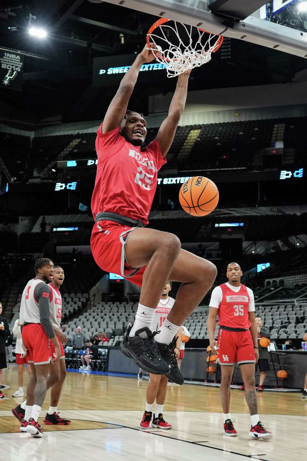 UH basketball notes: NCAA's new balls force Cougars to adjust