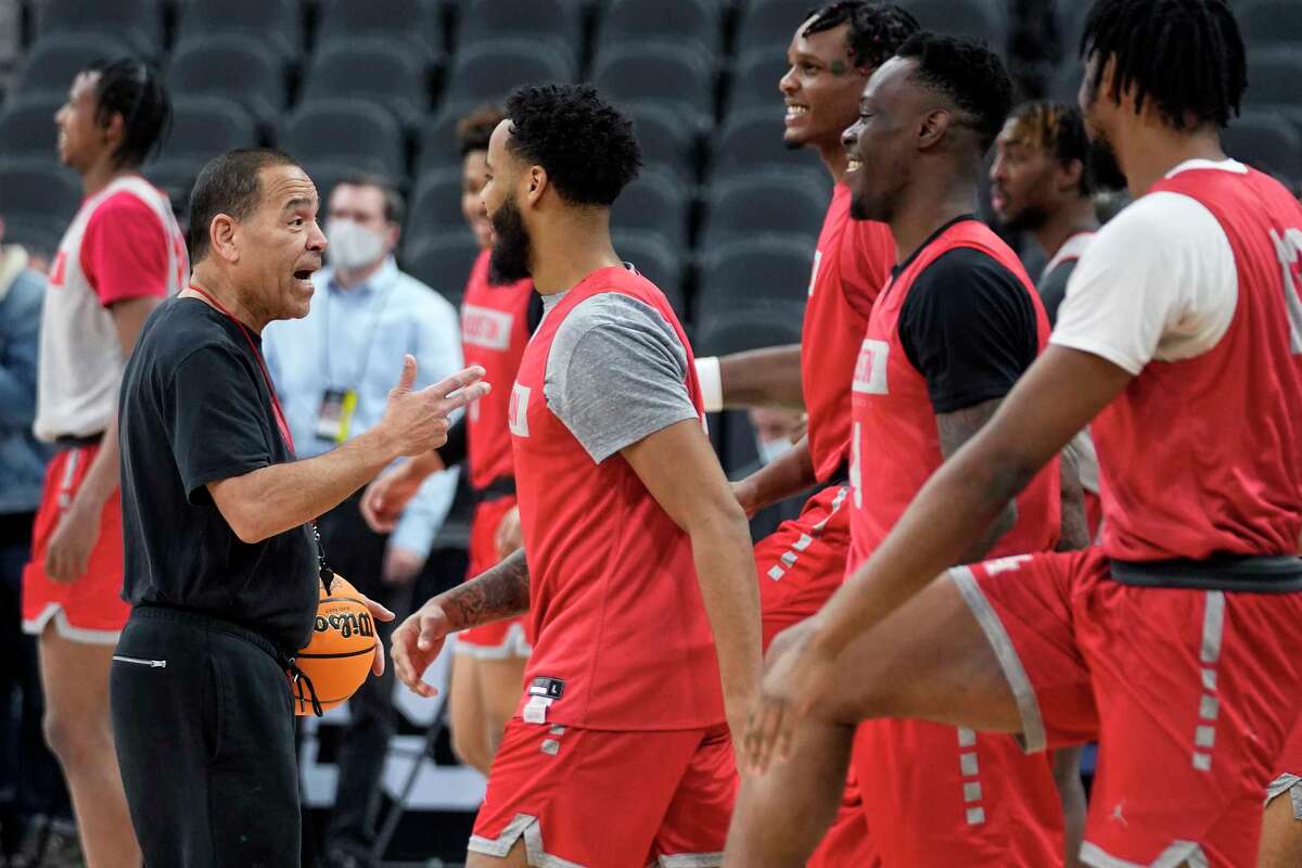 Smith: Kellen Sampson the perfect fit on father’s staff at UH