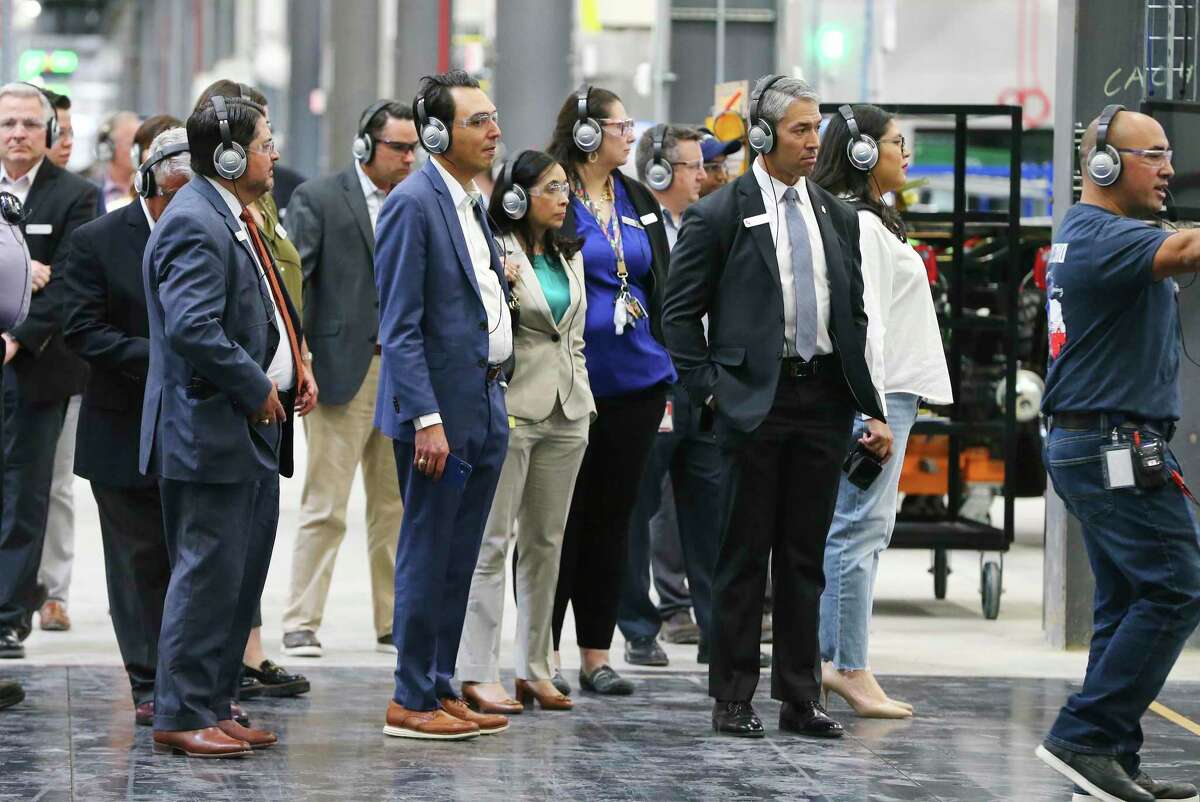 A peek inside Navistar’s new San Antonio plant; it’s high-tech and ...