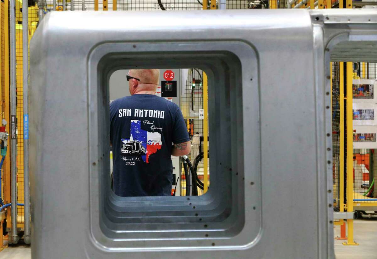 A peek inside Navistar’s new San Antonio plant; it’s high-tech and ...