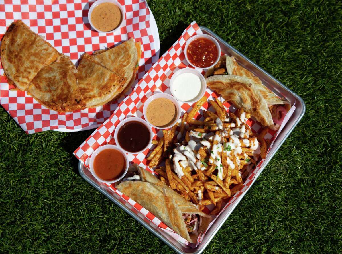 Houston food trucks to prepare, serve meals to refugees for Ramadan