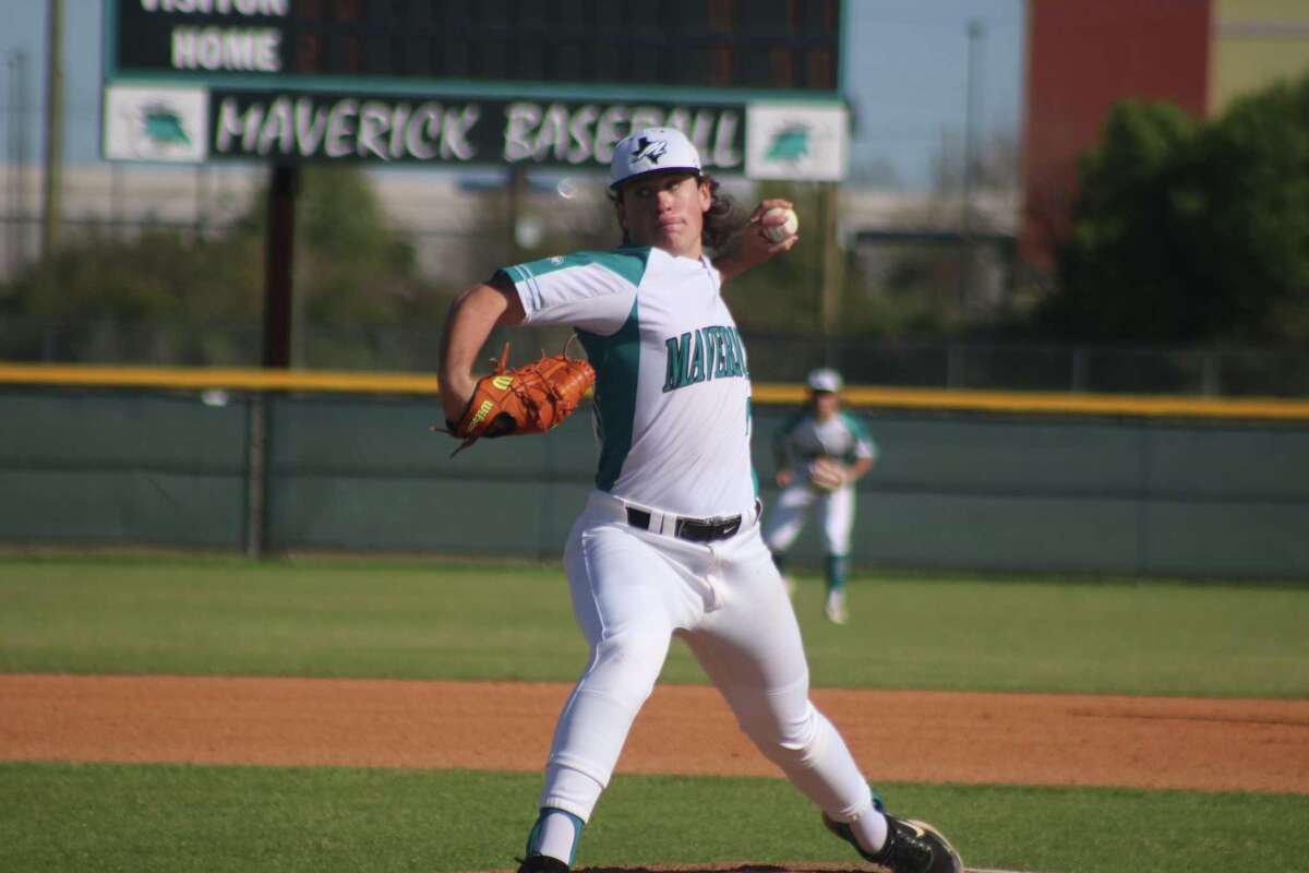 Memorial batter hits rare HR at Mavs Field in victory