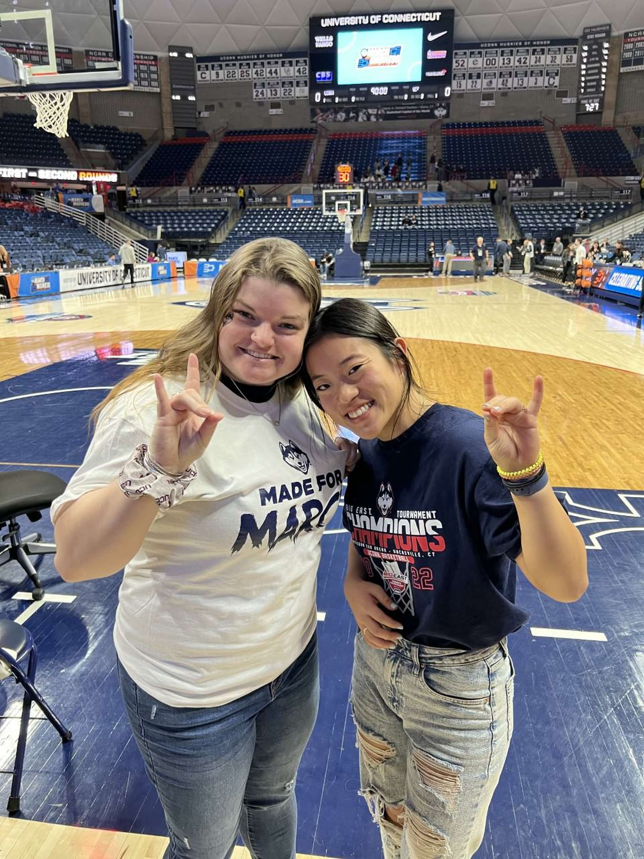 Inside the viral photo of Paige Bueckers, UConn women’s basketball ...