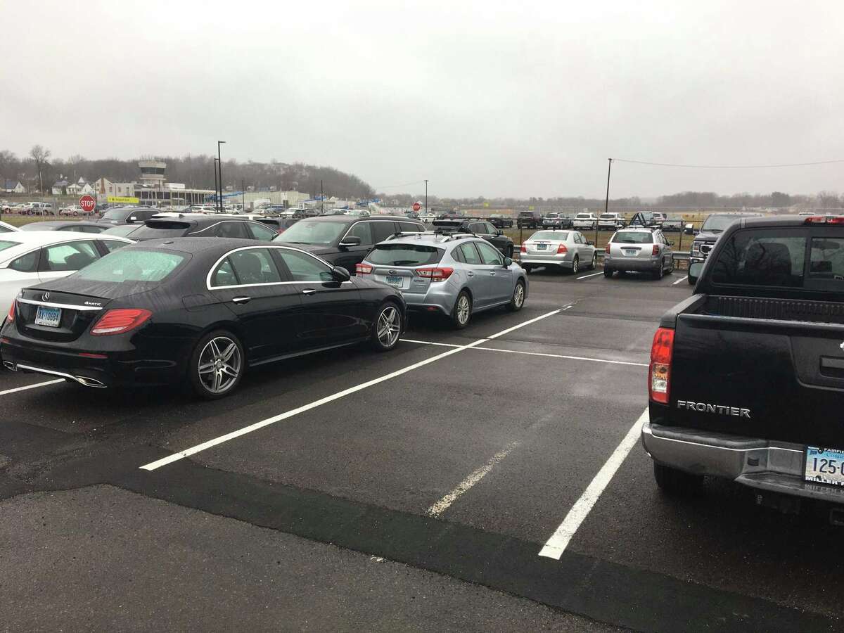 Tweed New Haven airport pauses plans for off-site parking