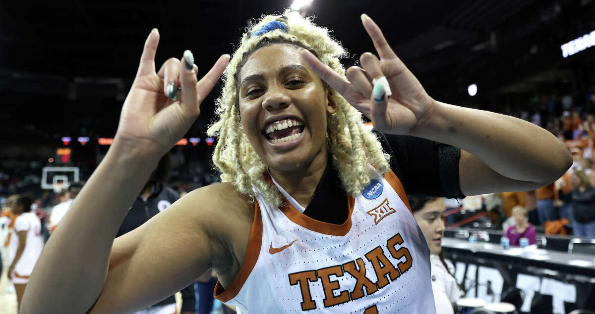 Texas knocks off Ohio State to reach Elite Eight