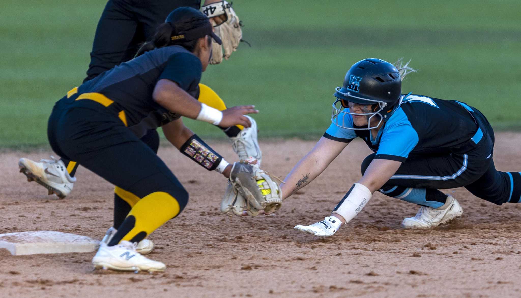 Softball: Harlan uses big fifth inning to defeat Brennan