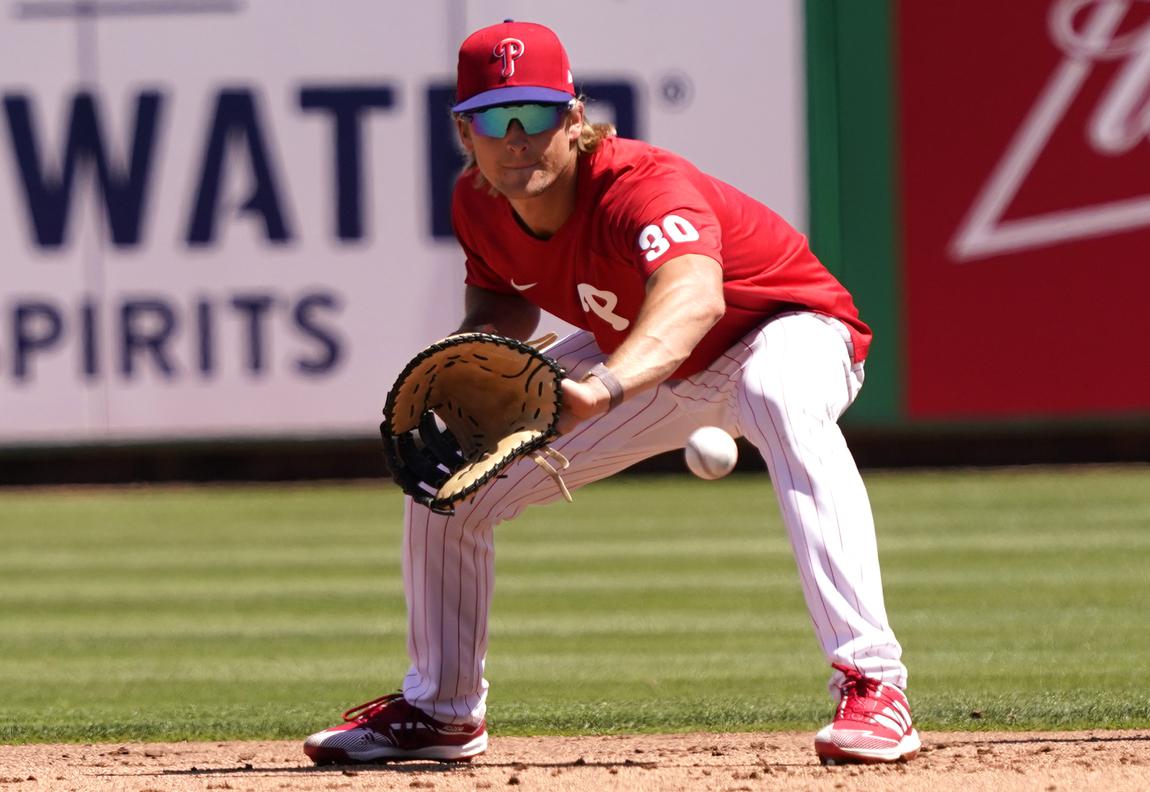 Giants trade for Phillies utility man Luke Williams