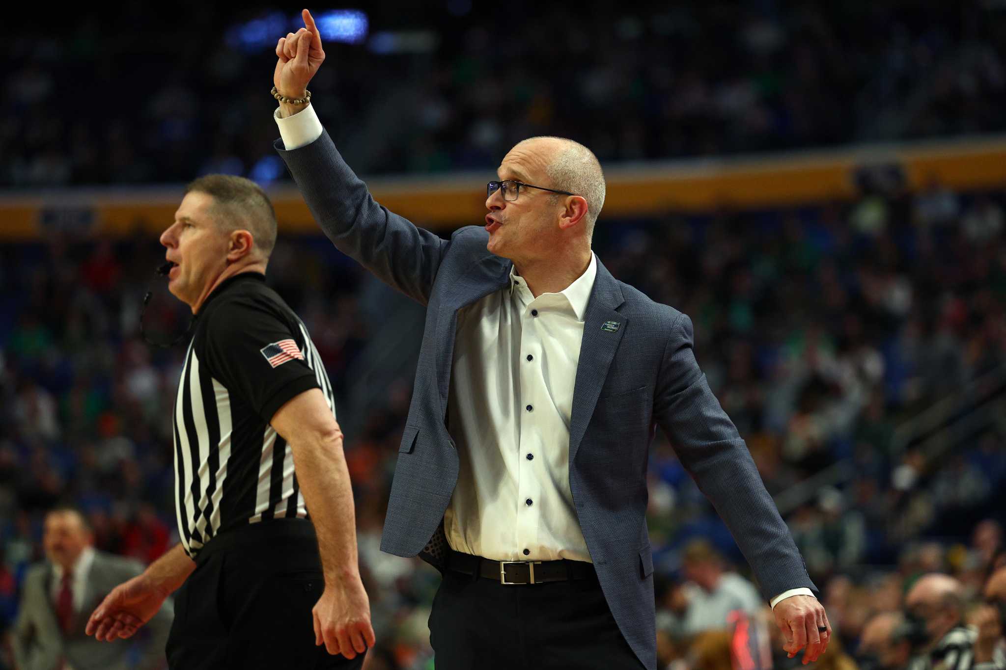 Opinion: 5 reasons UConn Coach Hurley should keep his job