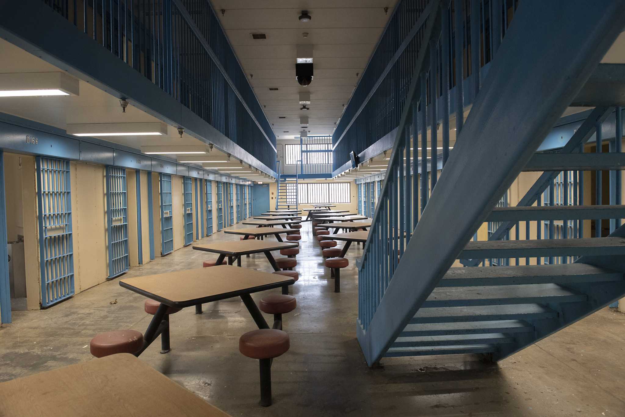 Fulton County inmate sues jail over refusal to provide methadone