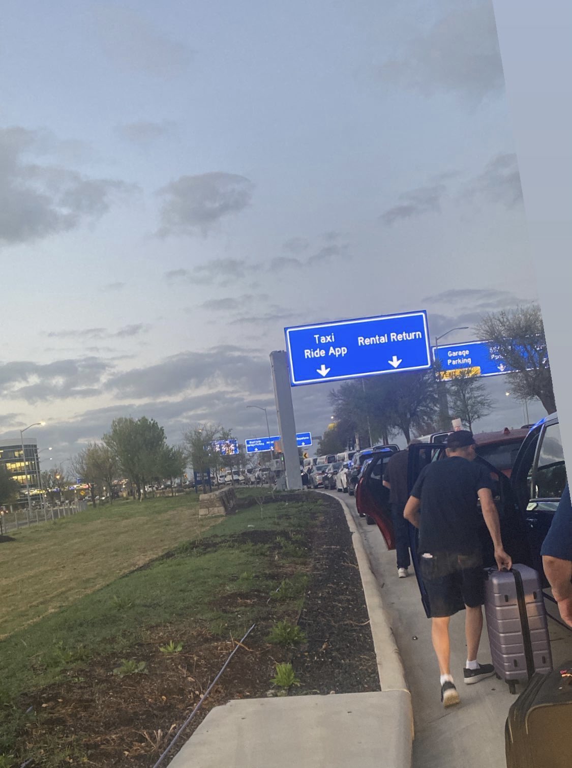Austin airport 'apocalypse' features 2-hour security lines and ...