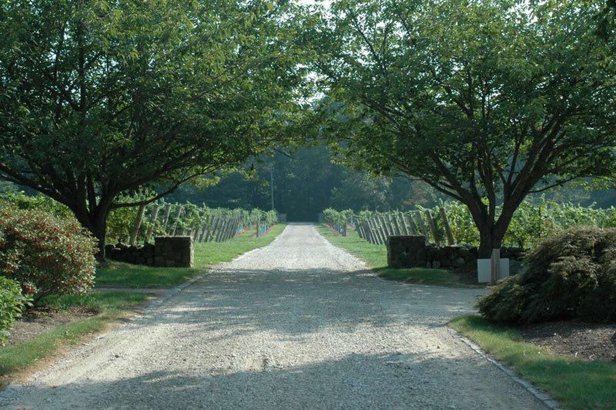 21 Destination Connecticut Wineries with Great Dining Options