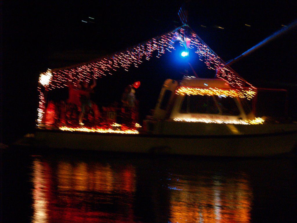 Magical Riverlights Boat Parade Saturday in Milford-Stratford Helps ...