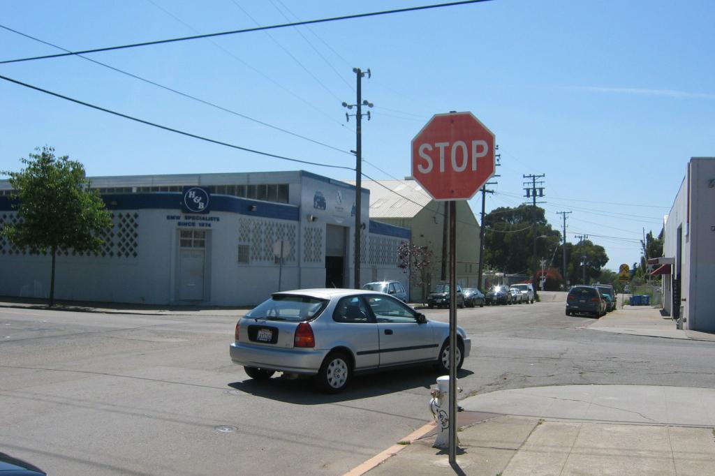 Can police stop a driver for signaling too late? Appeals court weighs in