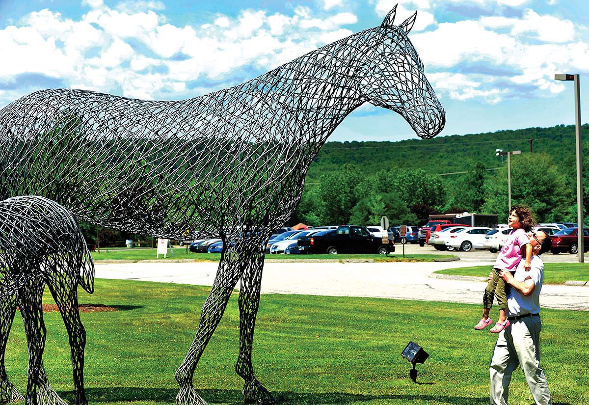 Sculptor Peter Busby’s Woven-Metal Animal Creations Need to be Seen to ...