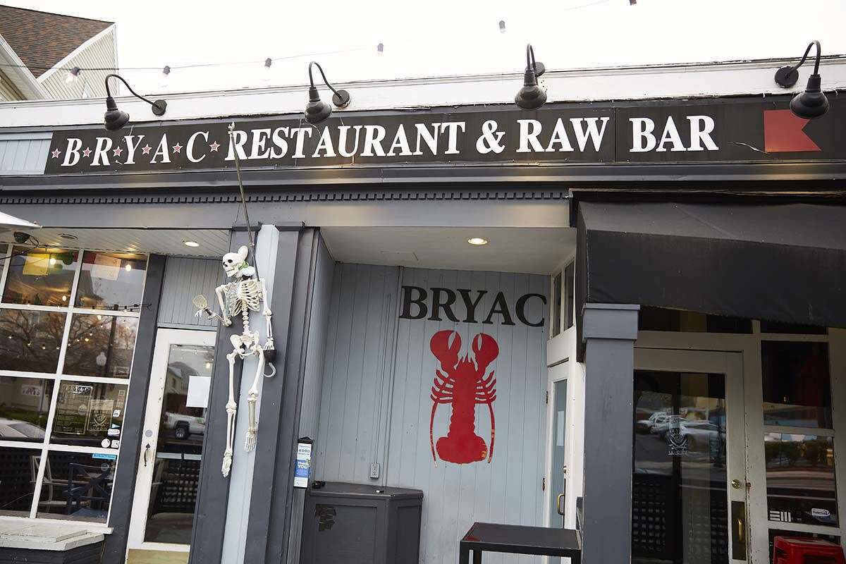 With Bargain Seafood and Live Music, Bridgeport's BRYAC Is a Black Rock ...