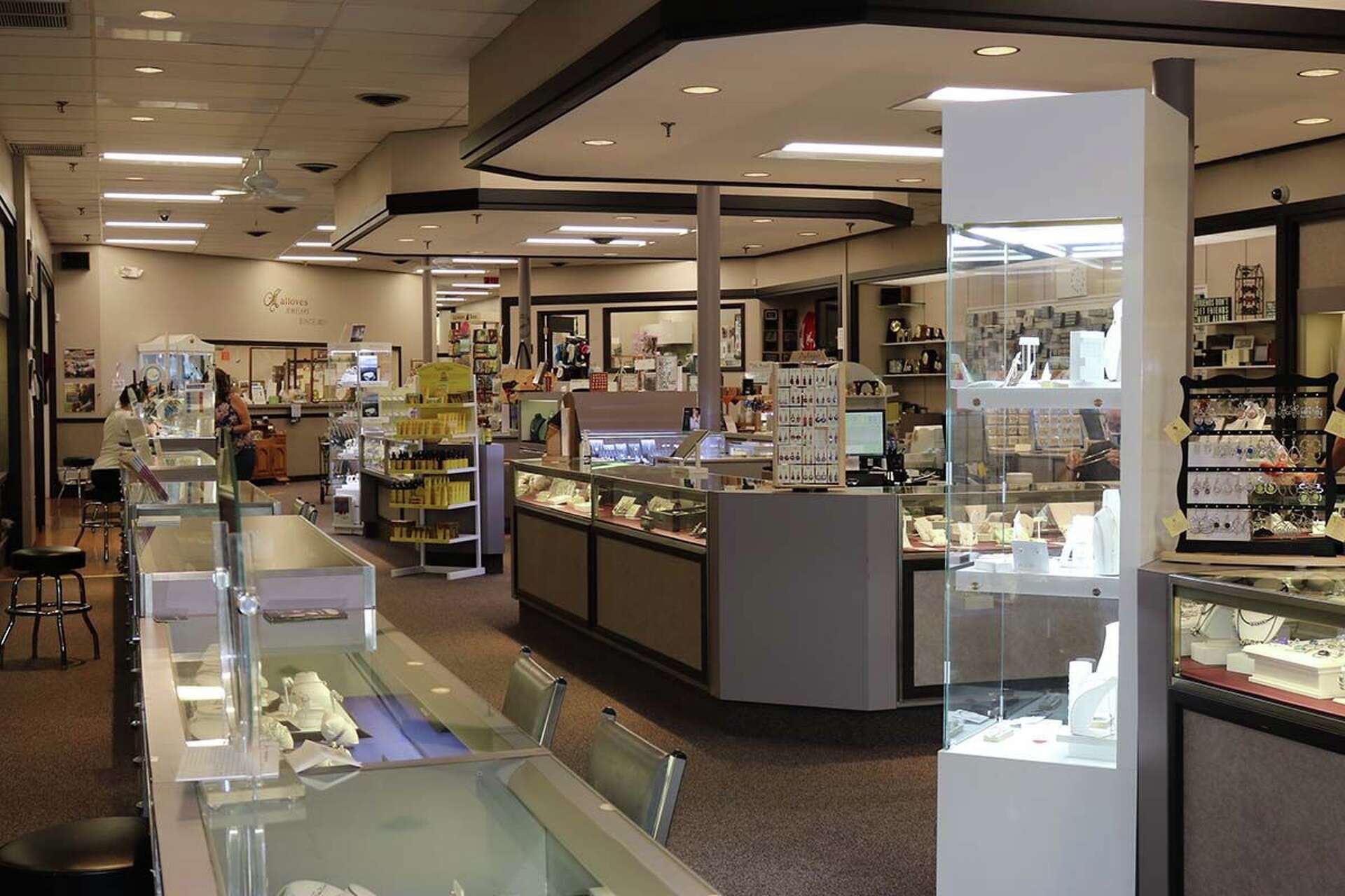 Malloves Jewelers sold to member of Hannoush family