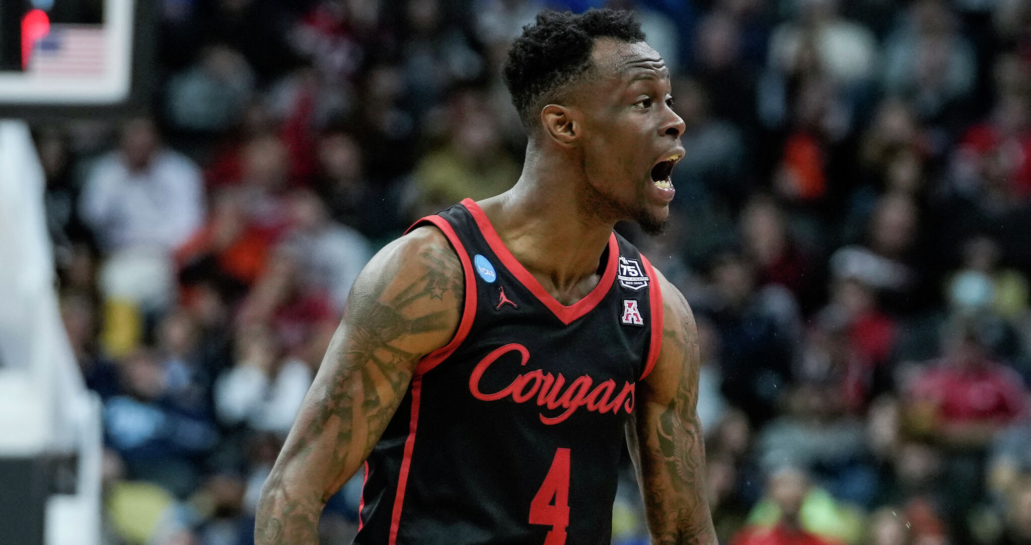 UH's Taze Moore wins college dunk title