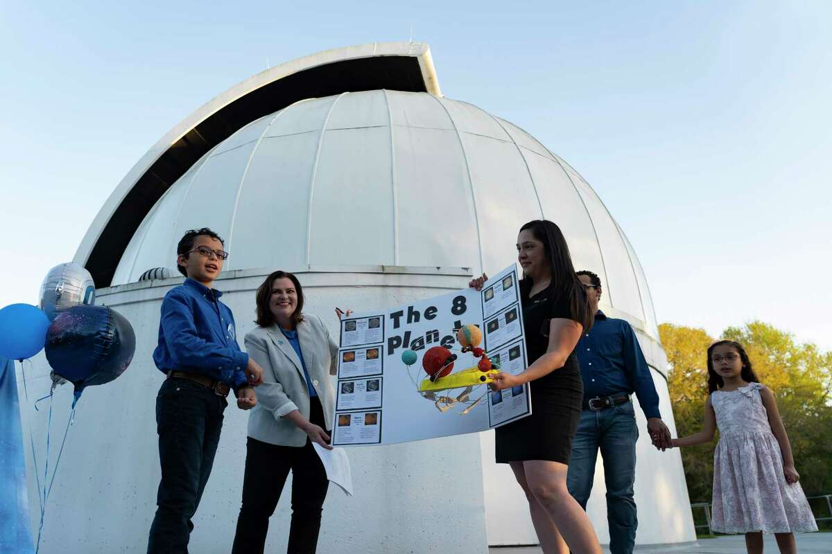 8-year-old battling retinal cancer gets to try out his dream telescope ...