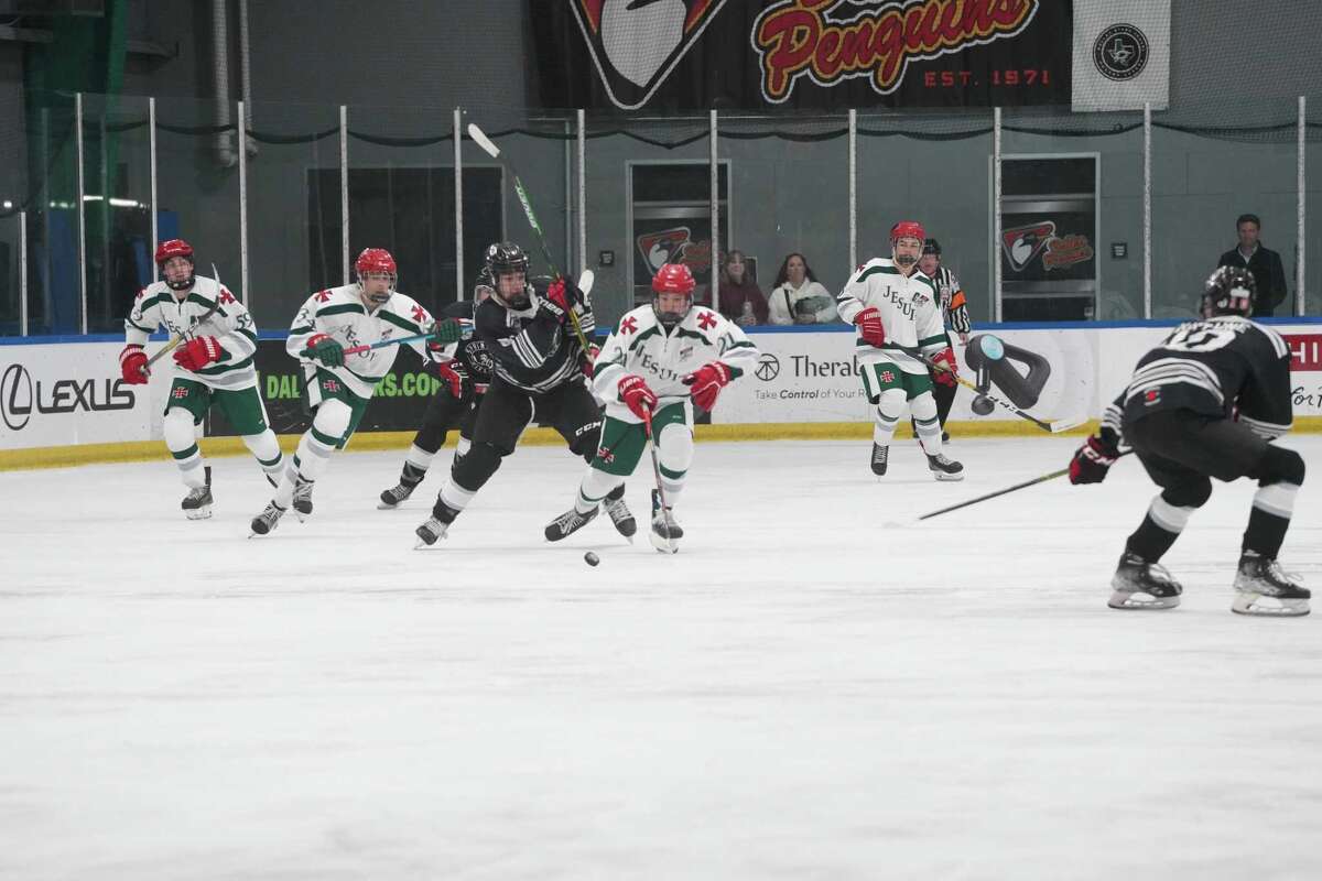 Strake Jesuit bursts onto Houston ice hockey scene in inaugural season