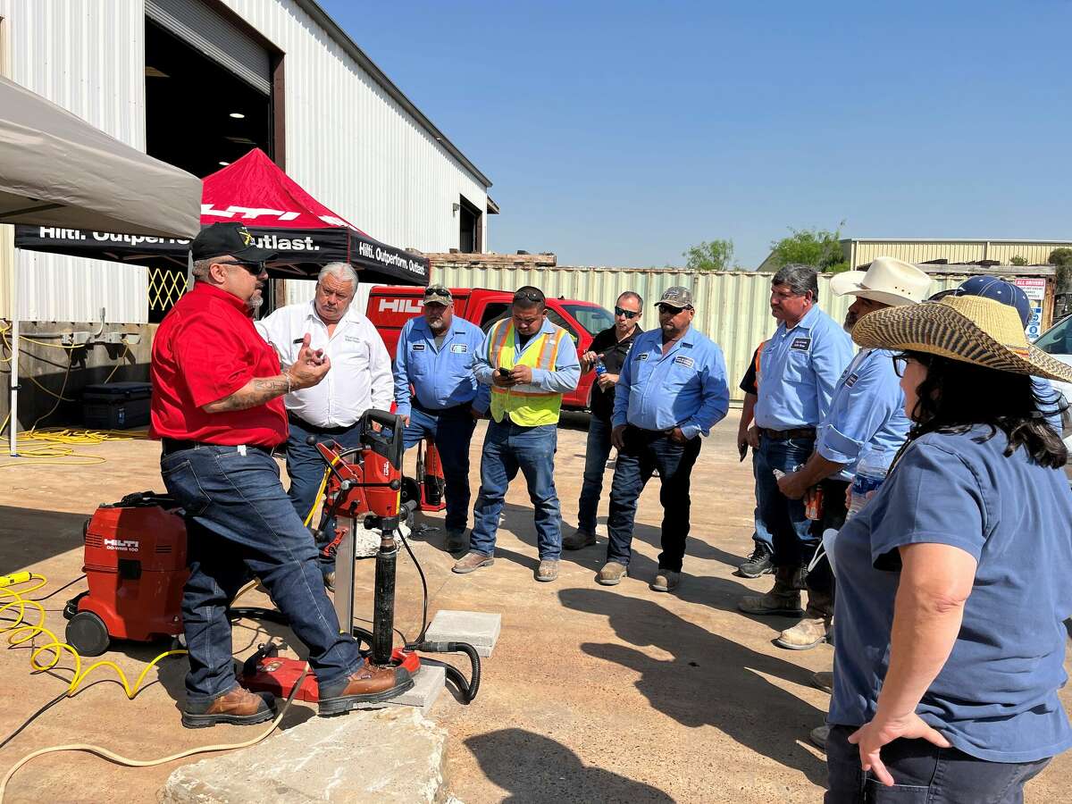 Laredo tool rental place offers demo for customers, constructors