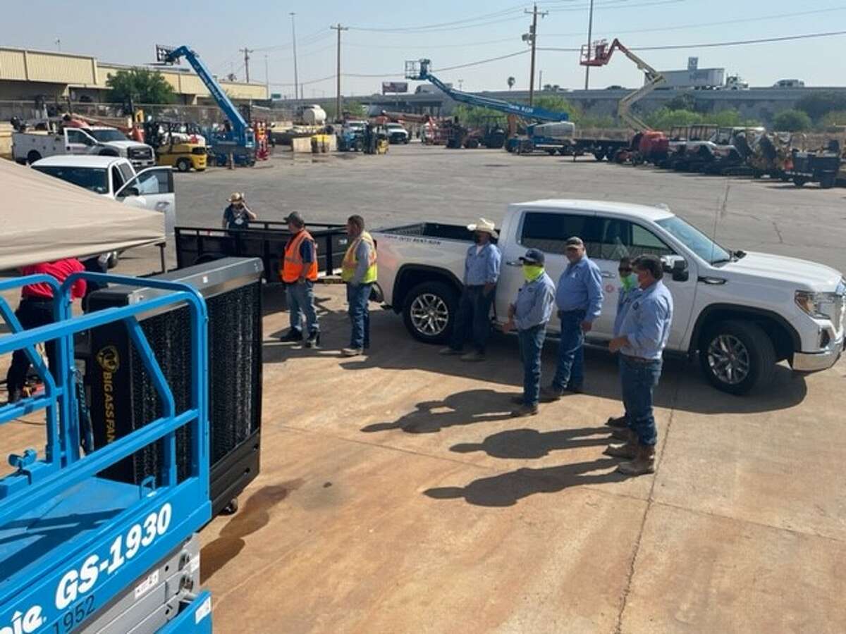 Laredo tool rental place offers demo for customers, constructors