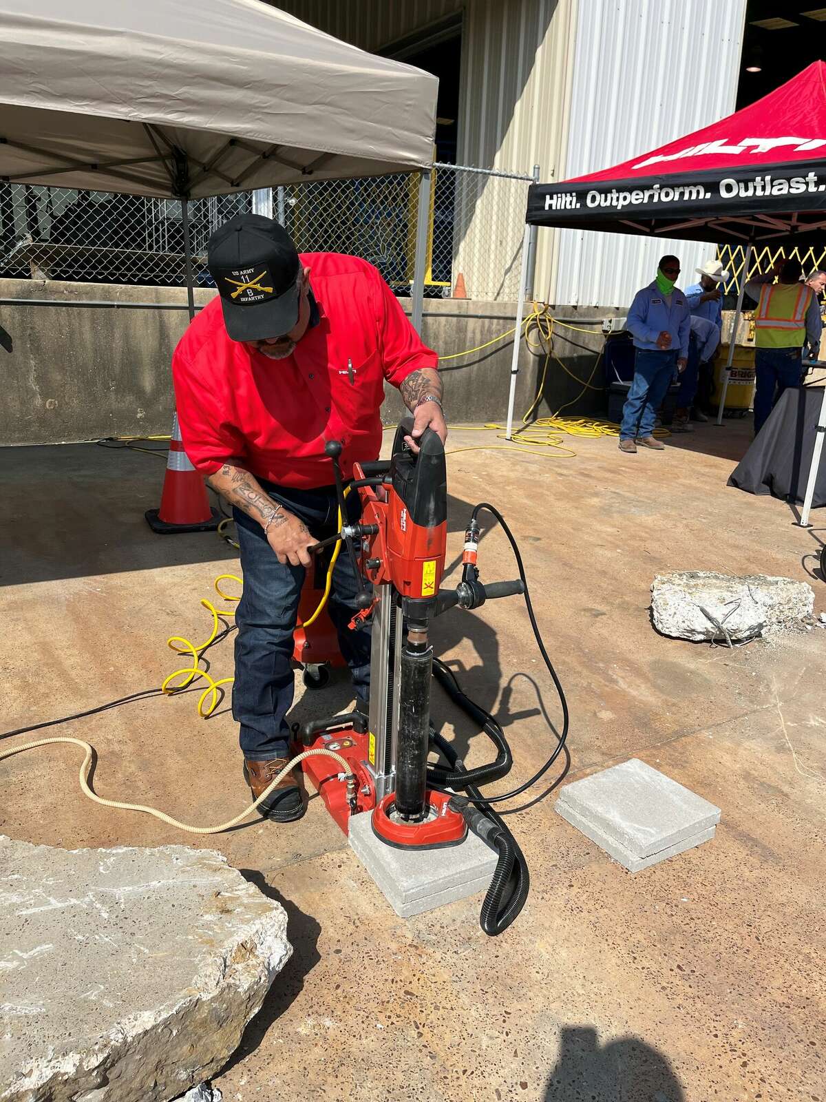 Laredo tool rental place offers demo for customers, constructors