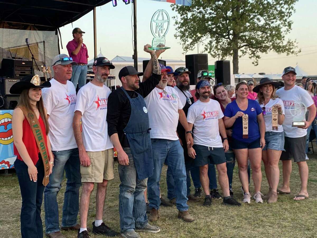 Hogs and Kisses barbecue team takes top honors at Montgomery County Fair