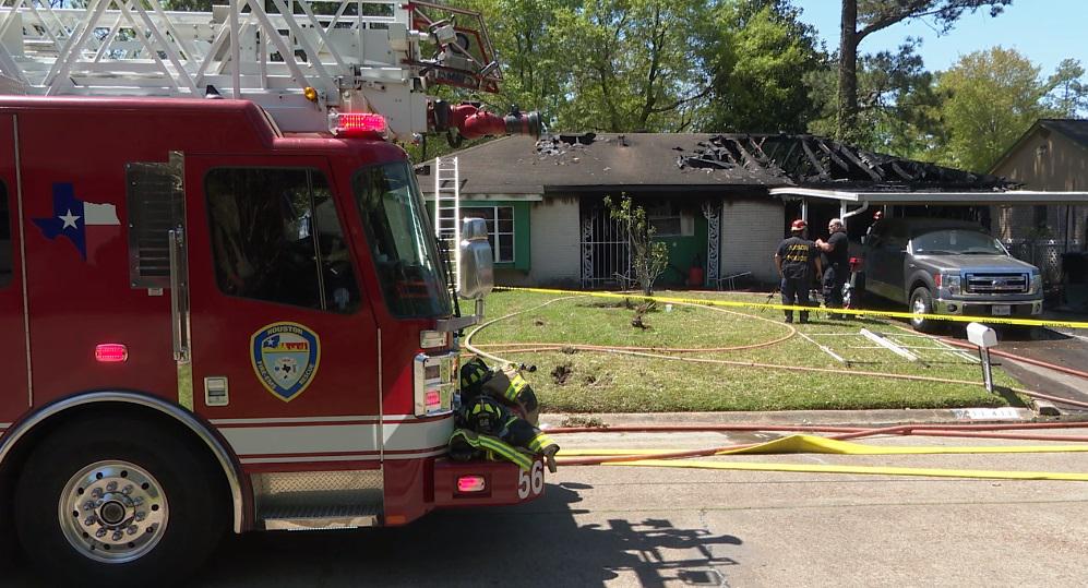 House fire kills 1, injures another in northeast Houston