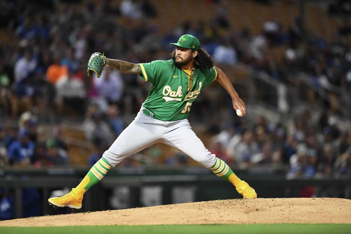 Sean Manaea’s strangest day ever, changing from A’s green to Padres brown