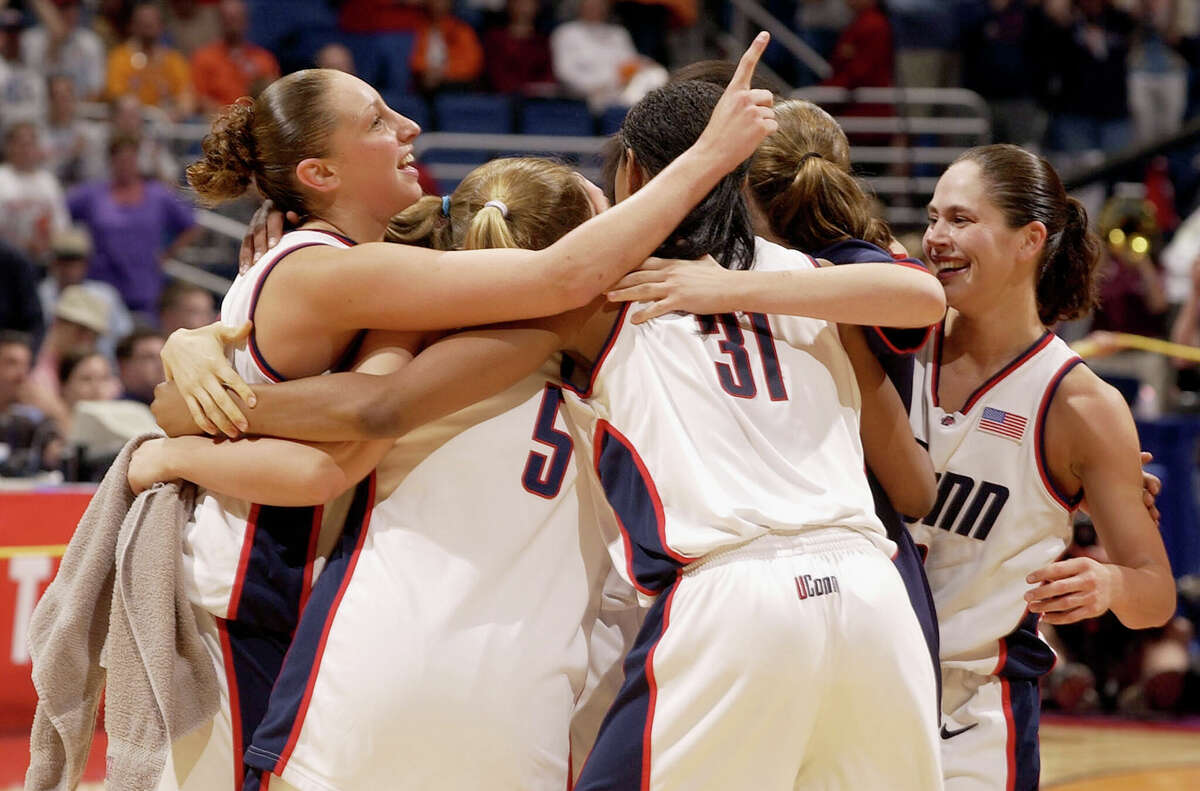 4 memorable moments from NCAA Final Four's 'Bird & Taurasi Show'