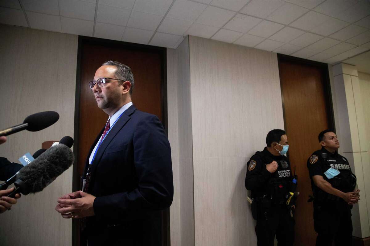 Court documents identify purported lookout in death of Harris deputy ...