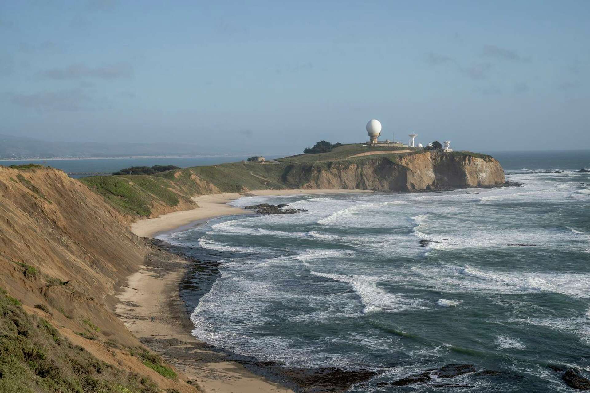 After a 6-year hiatus, the Mavericks big-wave surfing contest has a new ...
