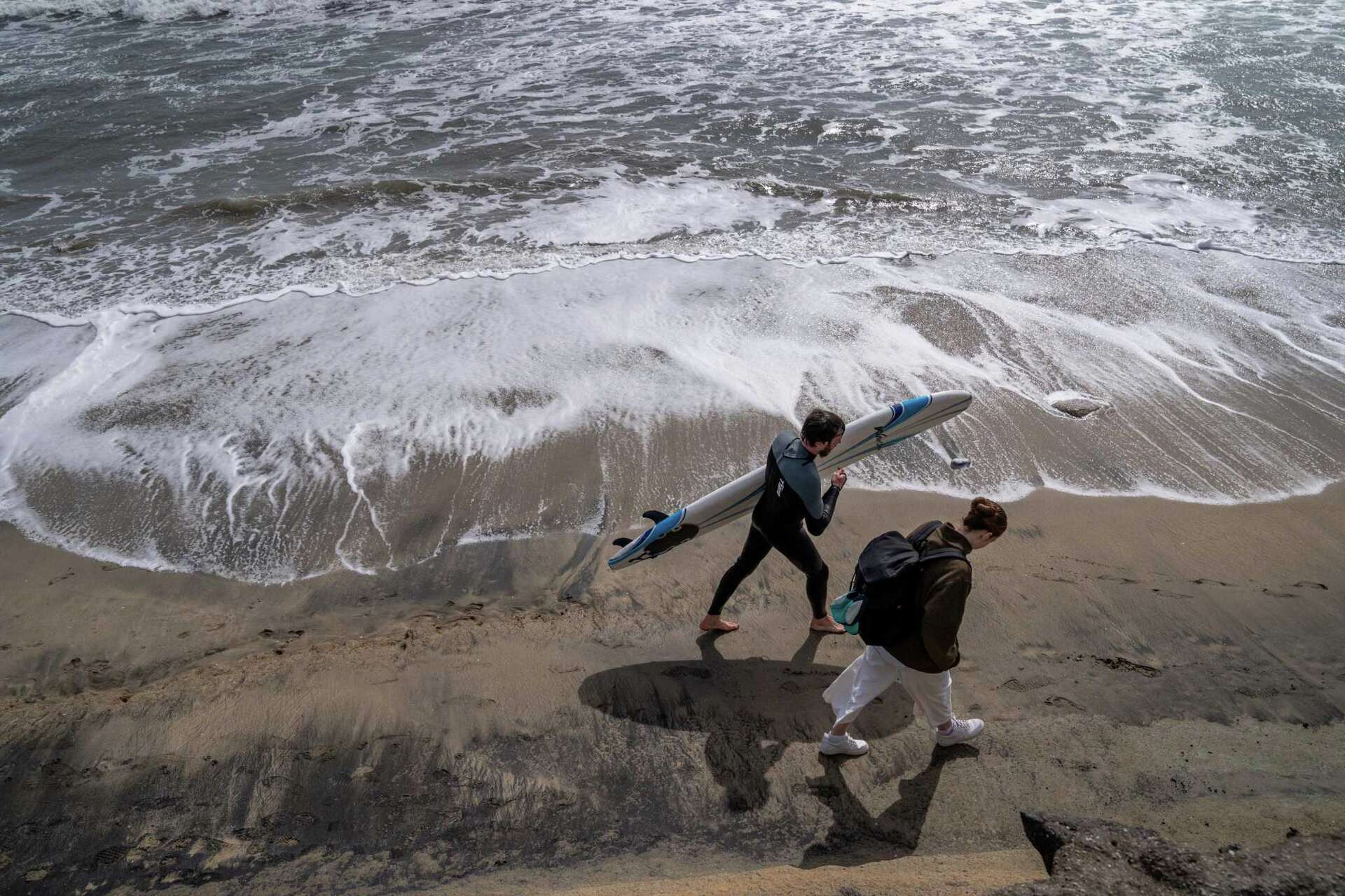 After a 6-year hiatus, the Mavericks big-wave surfing contest has a new ...