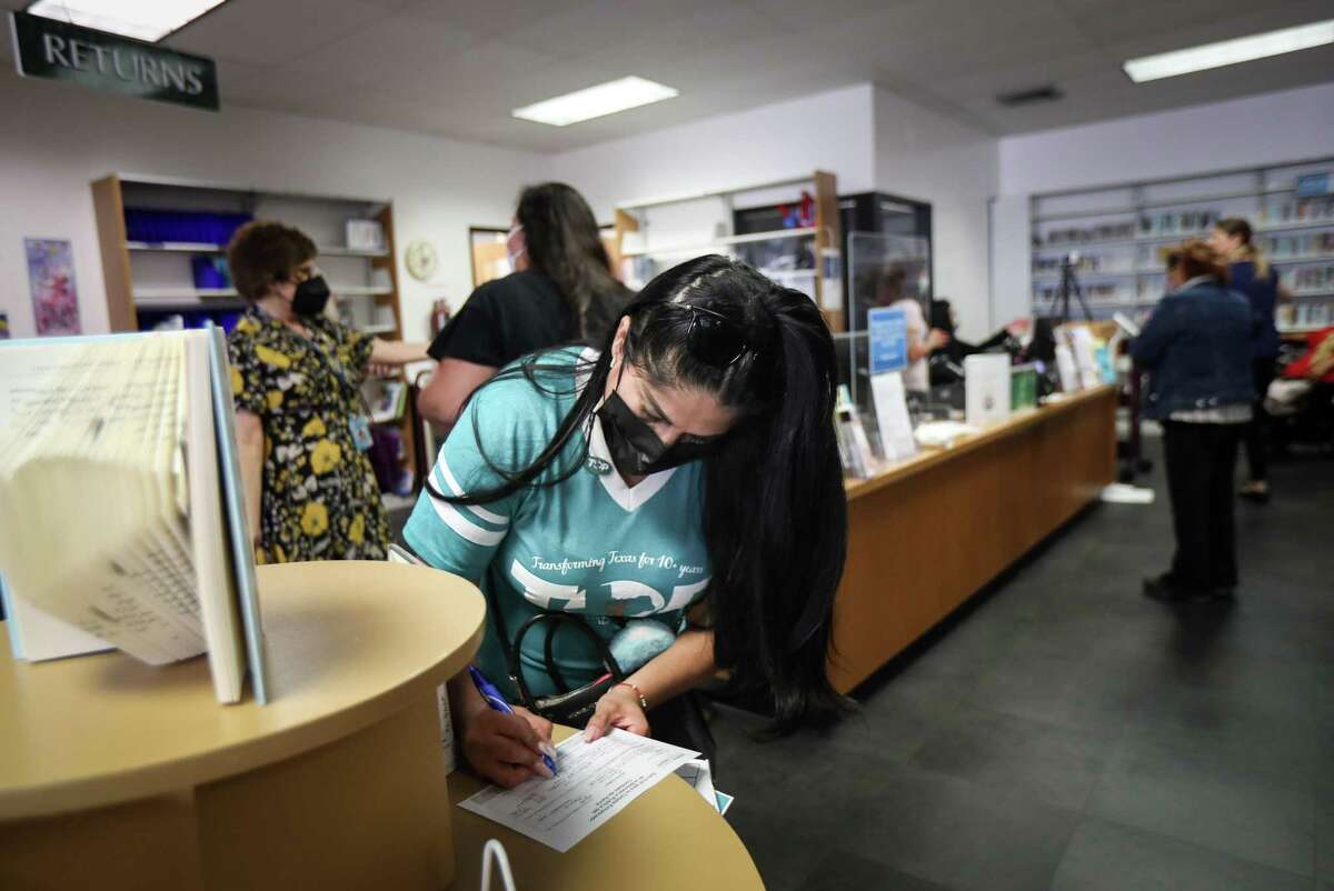 Advocates tout ‘enhanced’ Harris County library cards, urge authorities ...