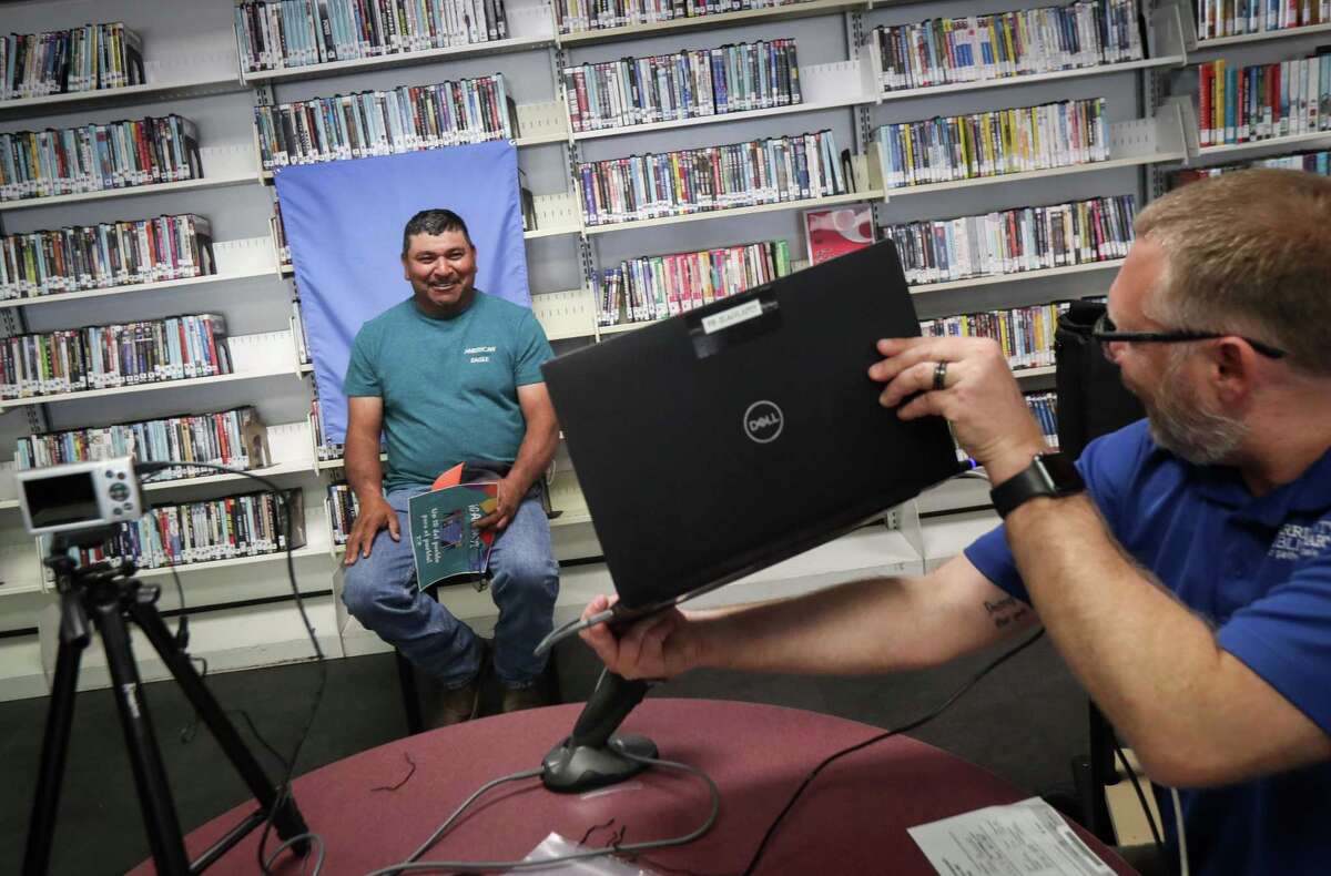 Advocates tout ‘enhanced’ Harris County library cards, urge authorities ...