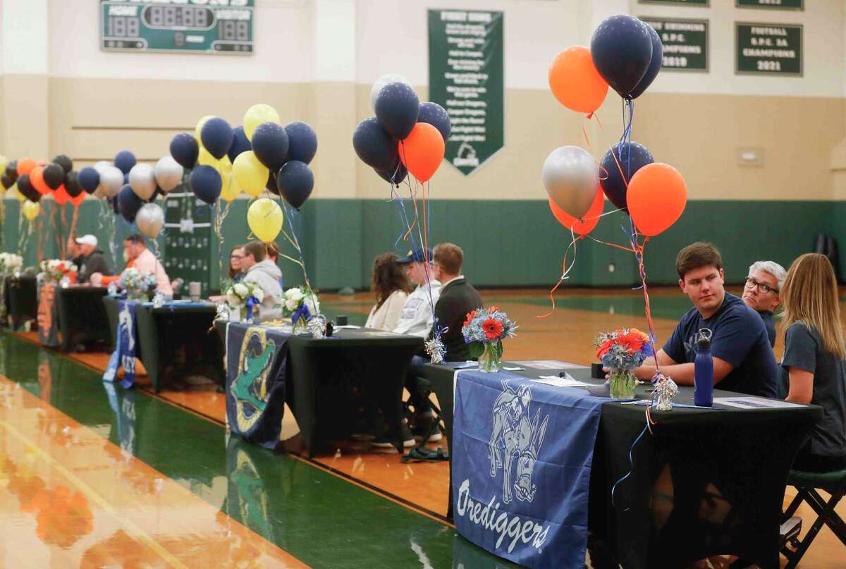 John Cooper football players receive SPC championship rings at signing day