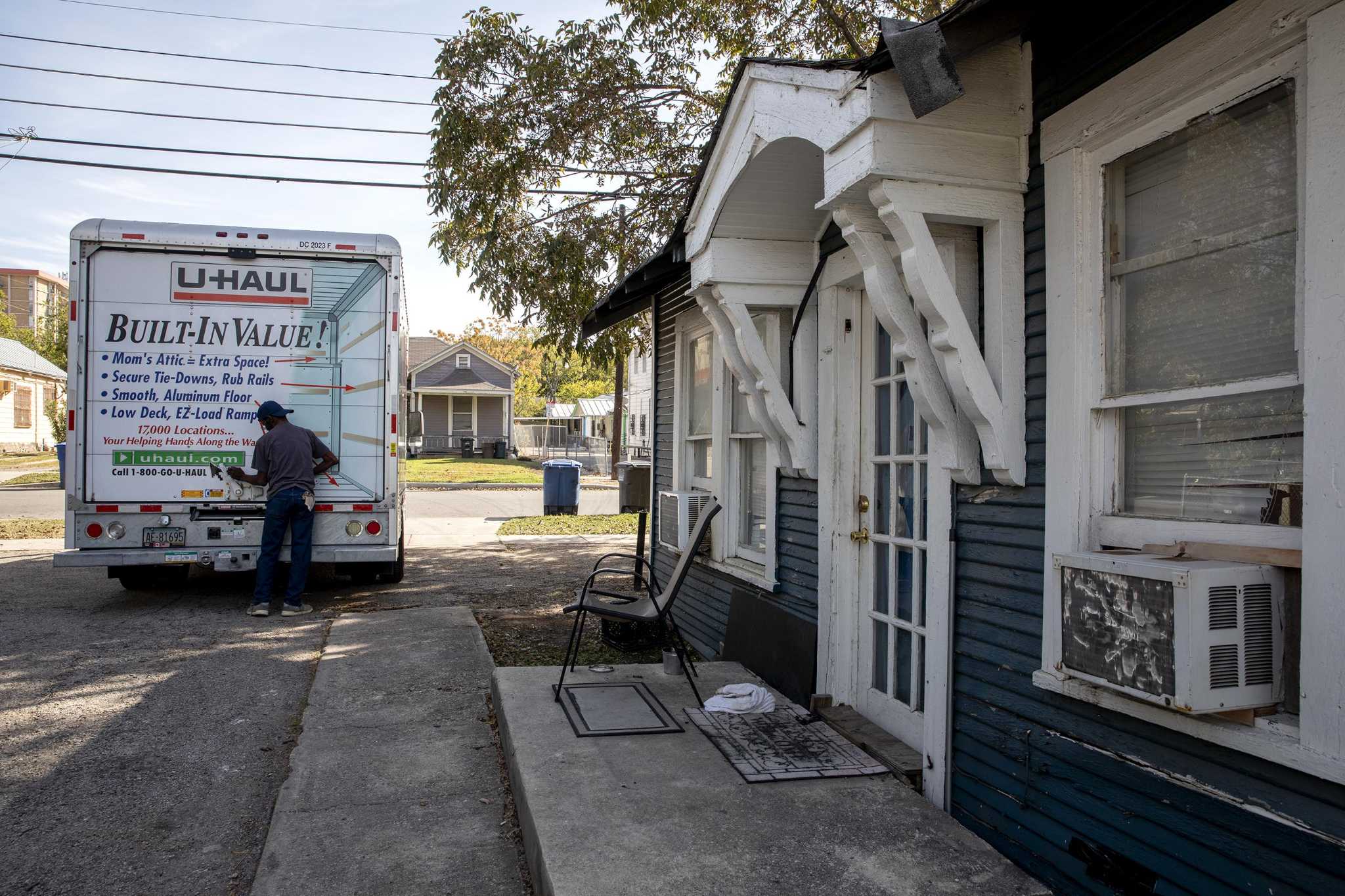 Texas sees most newcomers relocating from California, report says