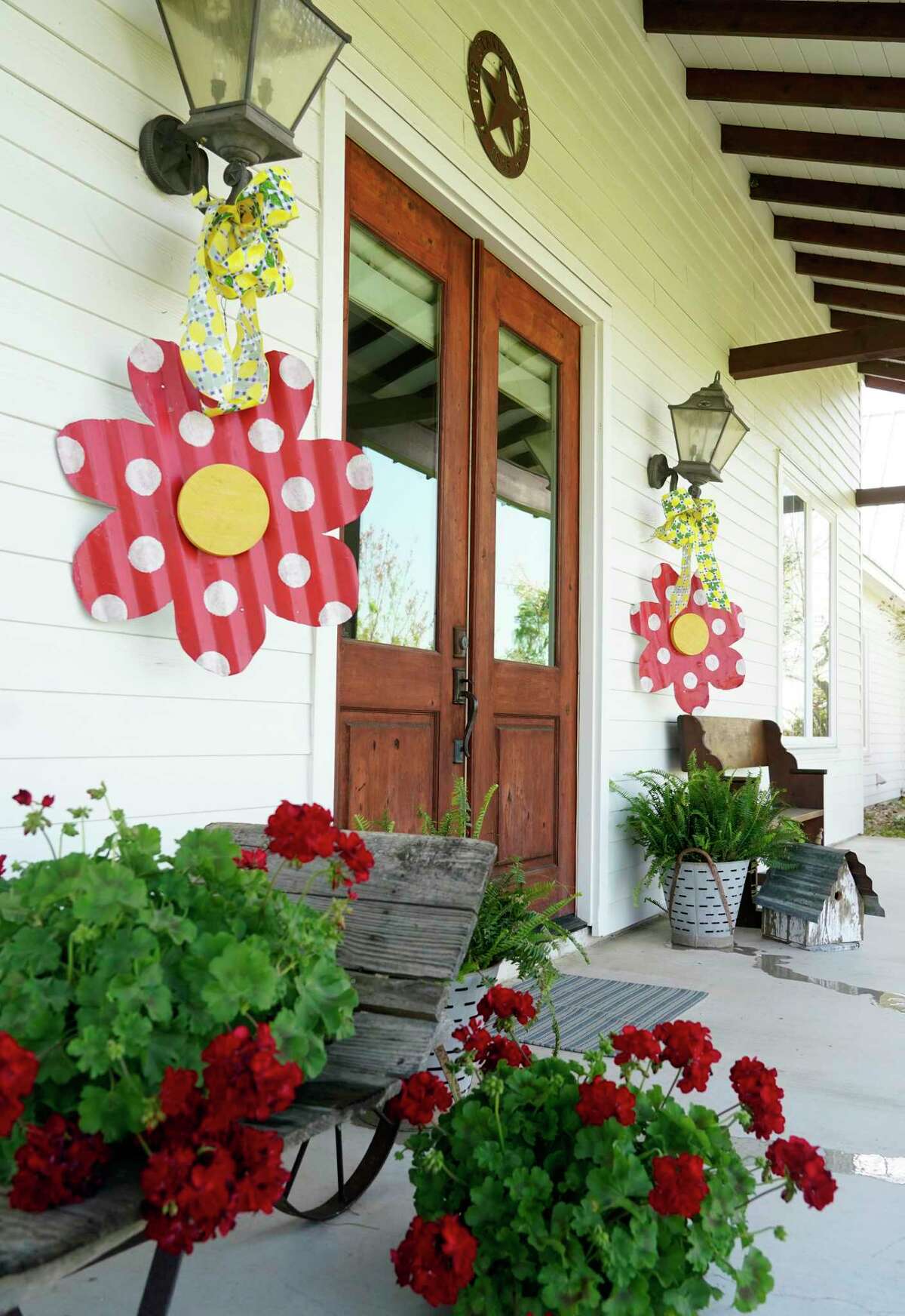 With wildflowers all around, Houston family finds a vacation retreat in ...