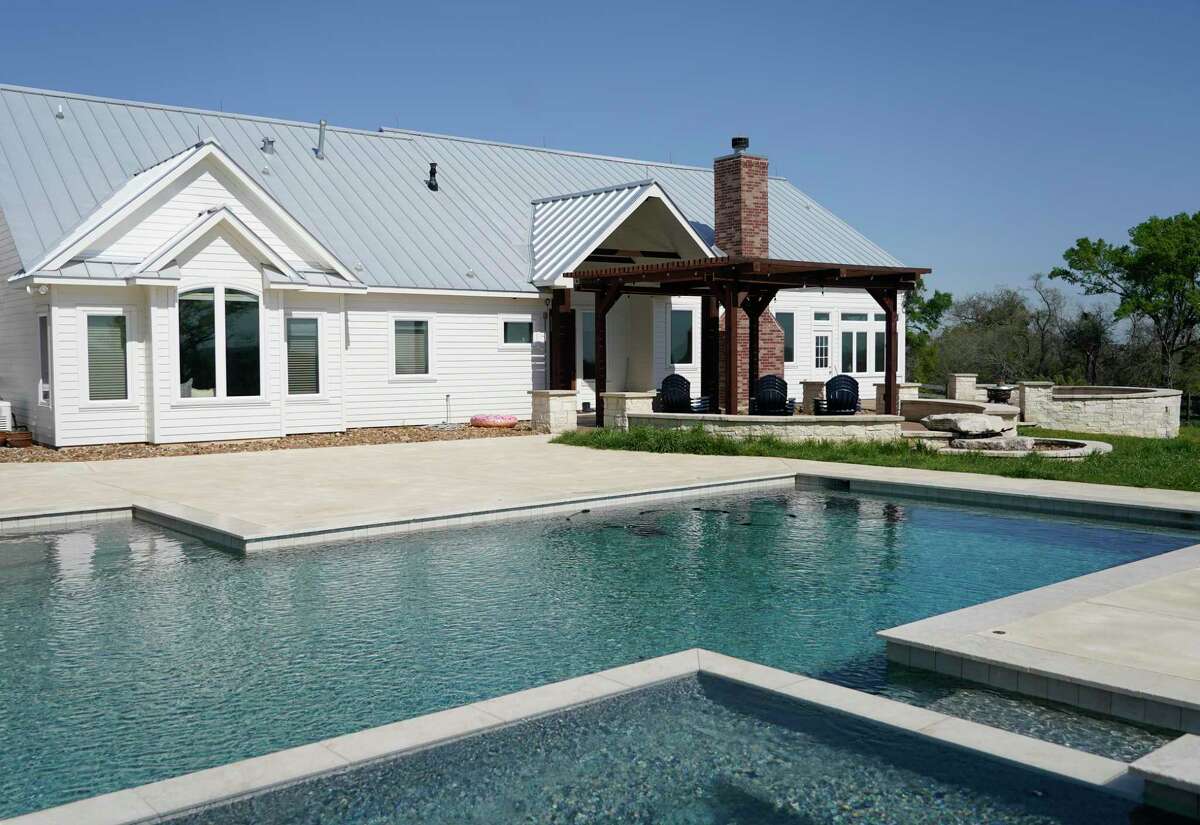 With wildflowers all around, Houston family finds a vacation retreat in ...