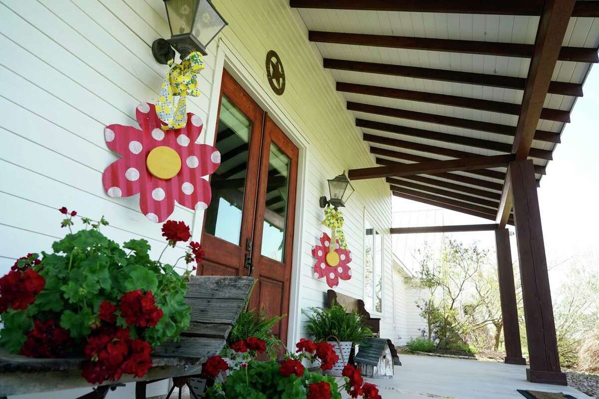 With wildflowers all around, Houston family finds a vacation retreat in ...