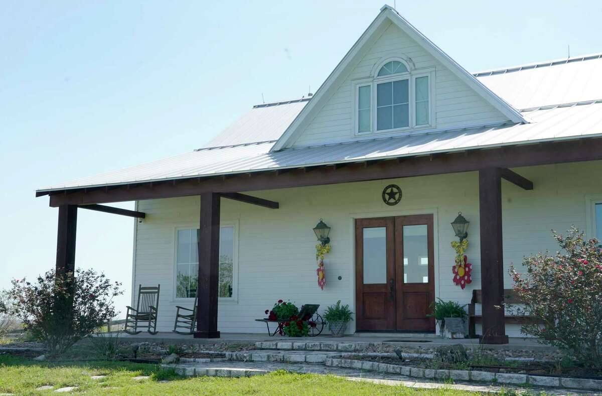 With wildflowers all around, Houston family finds a vacation retreat in ...